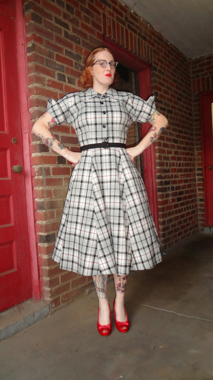 Snapped Garters: Dress #31 -- Vintage Vogue 9000 (1951 Reproduction)