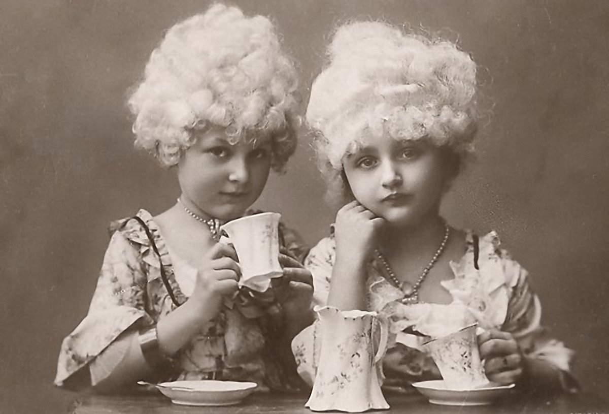 Queen of Nostalgia: Queen's Guide to the Fabulous Tea Party...