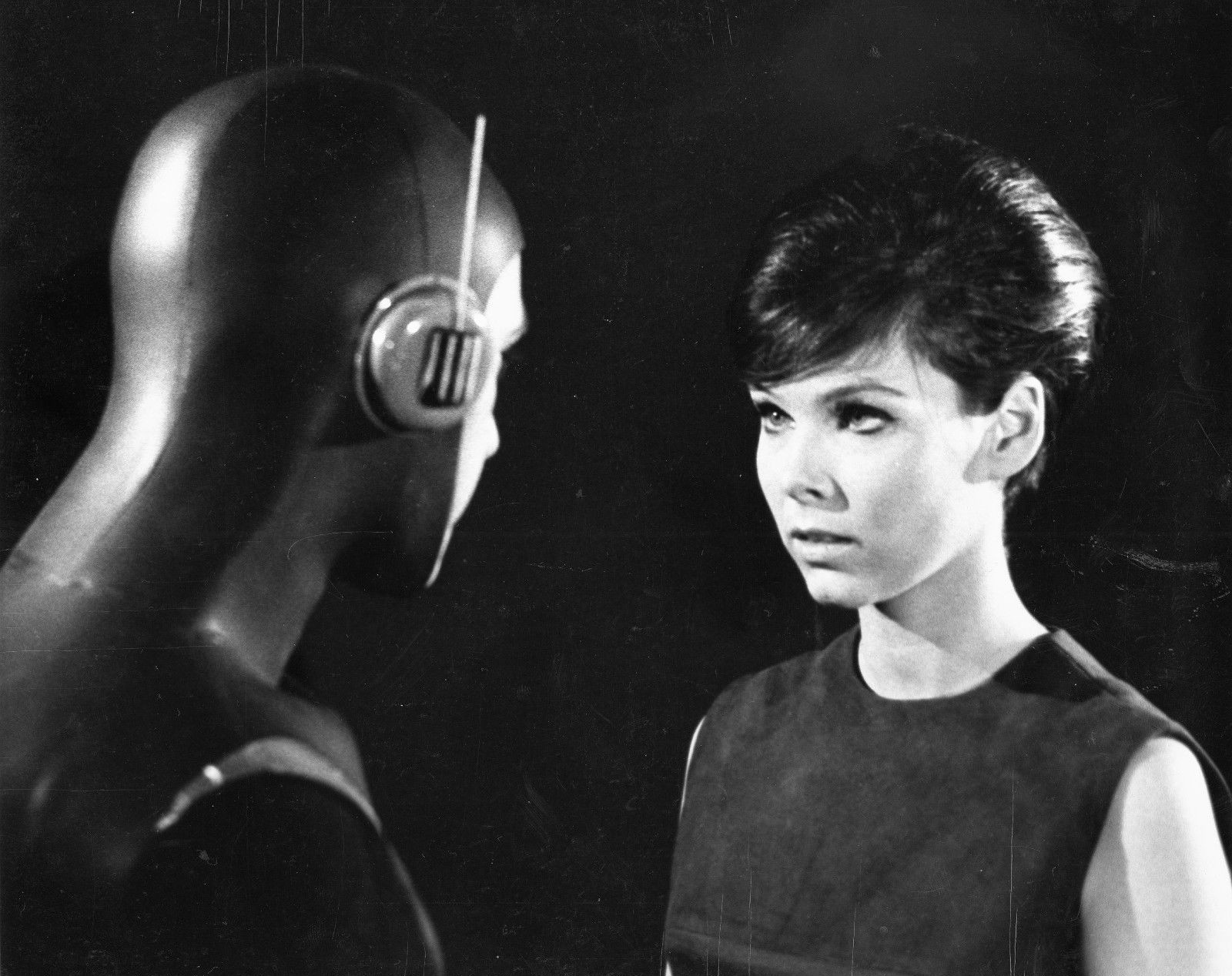 Slice of Cheesecake: Yvonne Craig and friends, pictorial