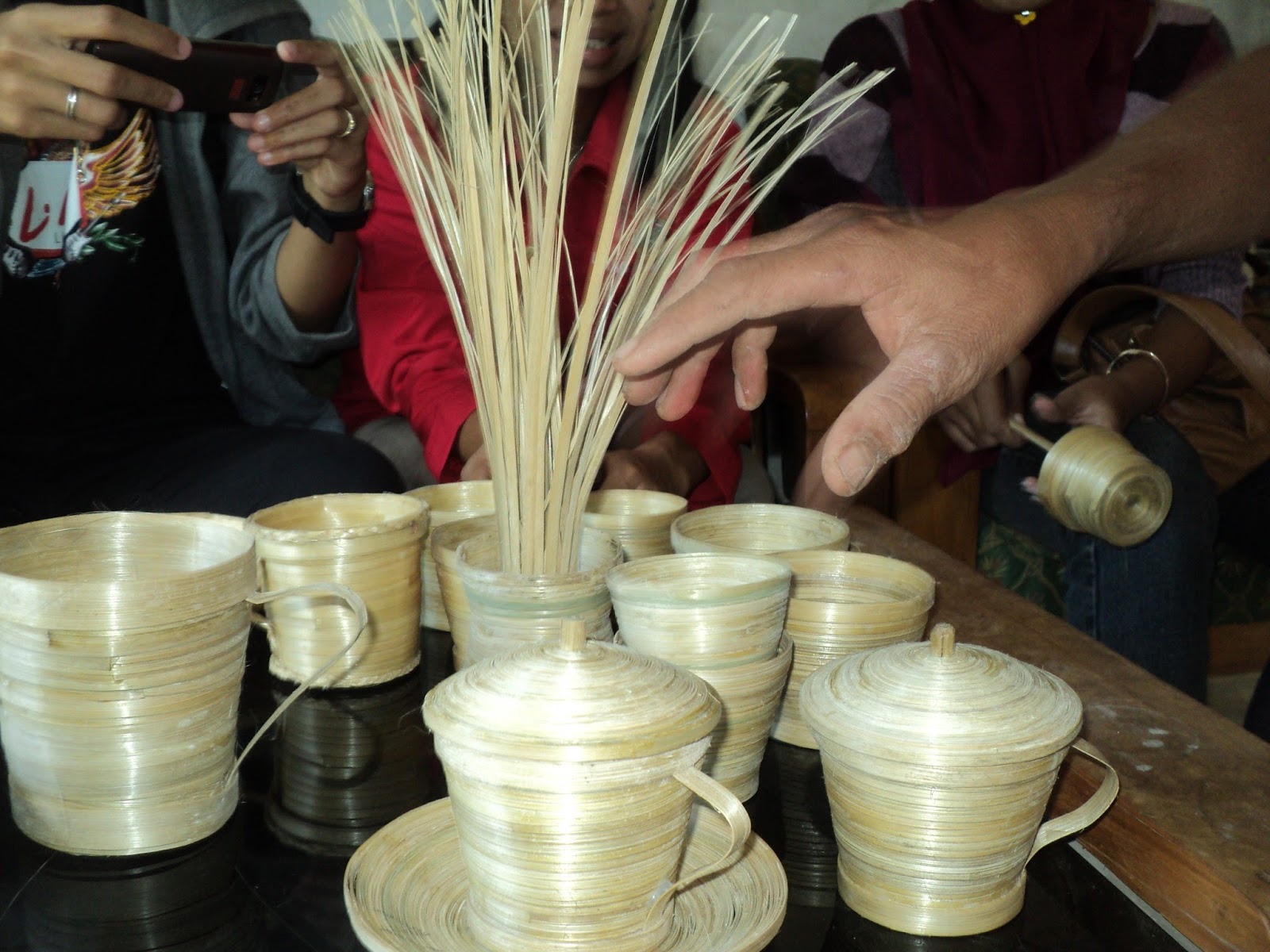 29+ Tempat Vas Bunga Yang Terbuat Dari Anyaman Bambu Termasuk Barang