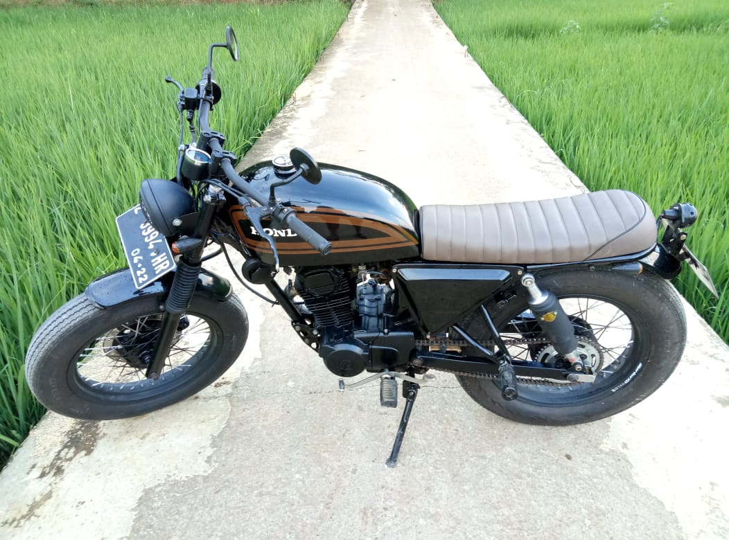 Kenangan Duniawi sepeda motor klasik dan kastem: Juli 2018