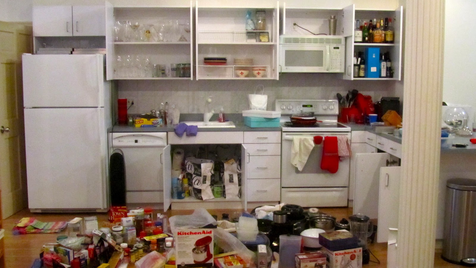 Appleshine: Appleshine: Unpacking a Kitchen (Part 1)