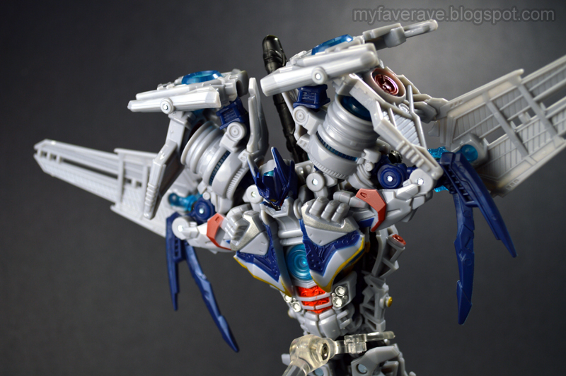 The Rave Corner: Transformers ROTF Deluxe Soundwave Review