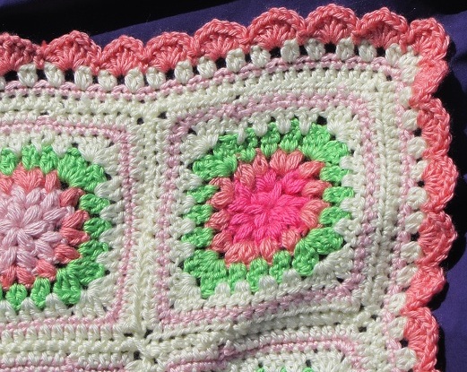 Live.Laugh.Love.Create.: Tutorial: Puff Stitch Granny Square