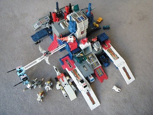 Heroic Decepticon: C-114: Fortress Maximus starring in Autobot City: Earth