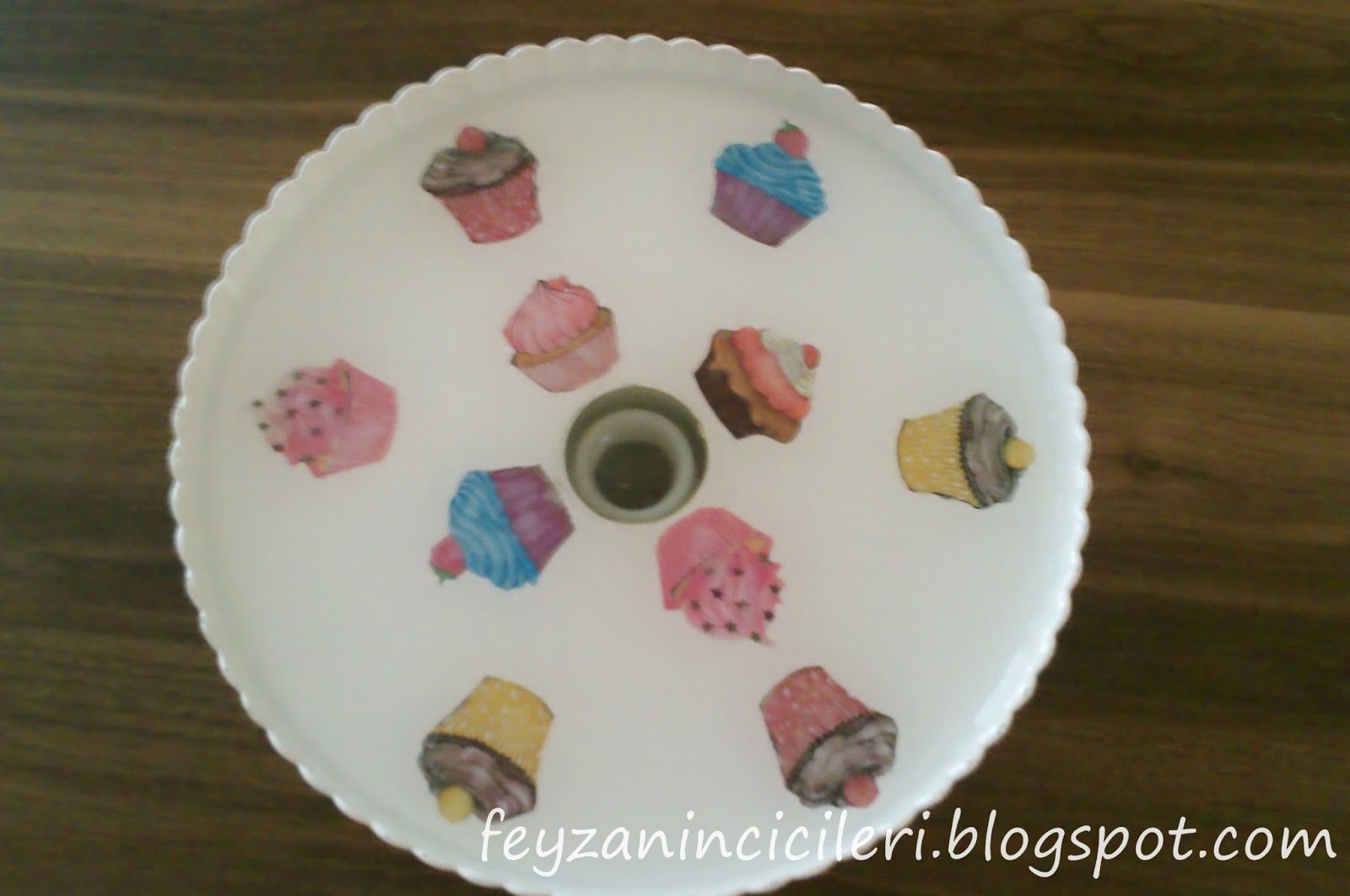Feyza'nın Cicileri: Pasta standı boyama