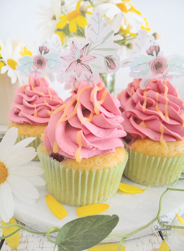 Cupcakes de Frambuesas y Lemon Curd — Nunca es demasiado dulce