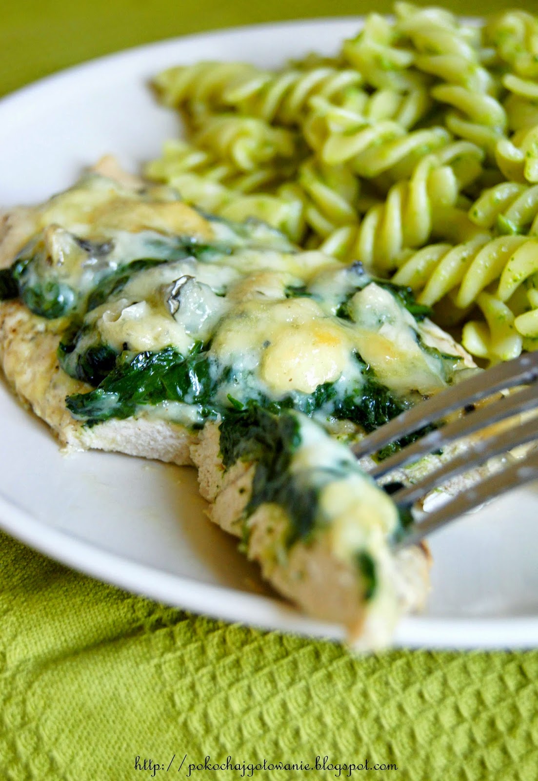 Pokochaj gotowanie: Indyk pod szpinakową pierzynką