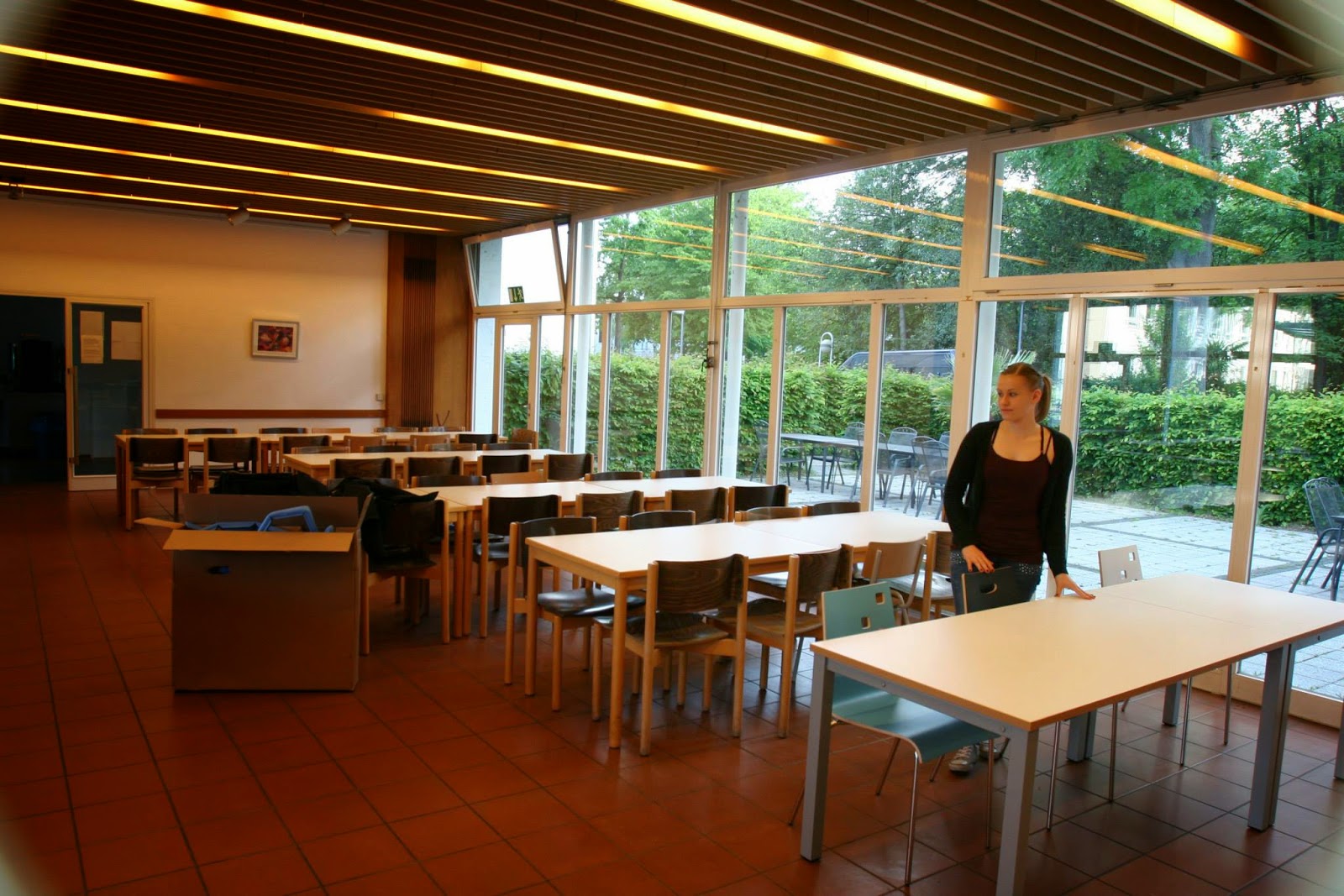 Colour up your office !: Stabile und günstige Kantinenmöbel für Ihre ...