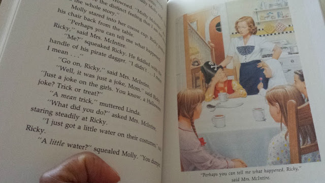 Living A Doll's Life : *REVIEW* Meet Molly Book One 1989 Version & 2014 ...