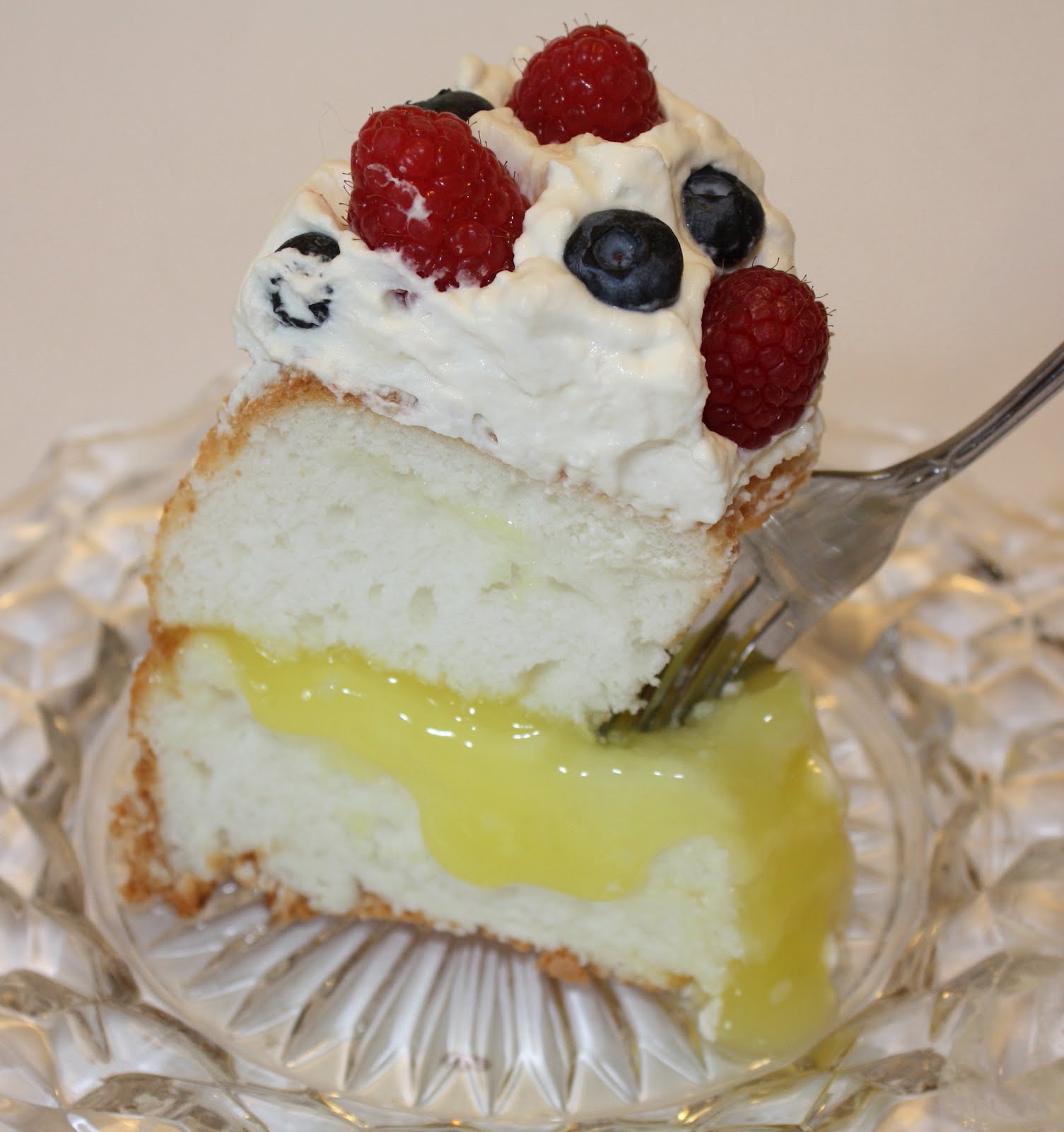 Thimbles, Bobbins, Paper and Ink: What's under the Cake Dome Sunday ...