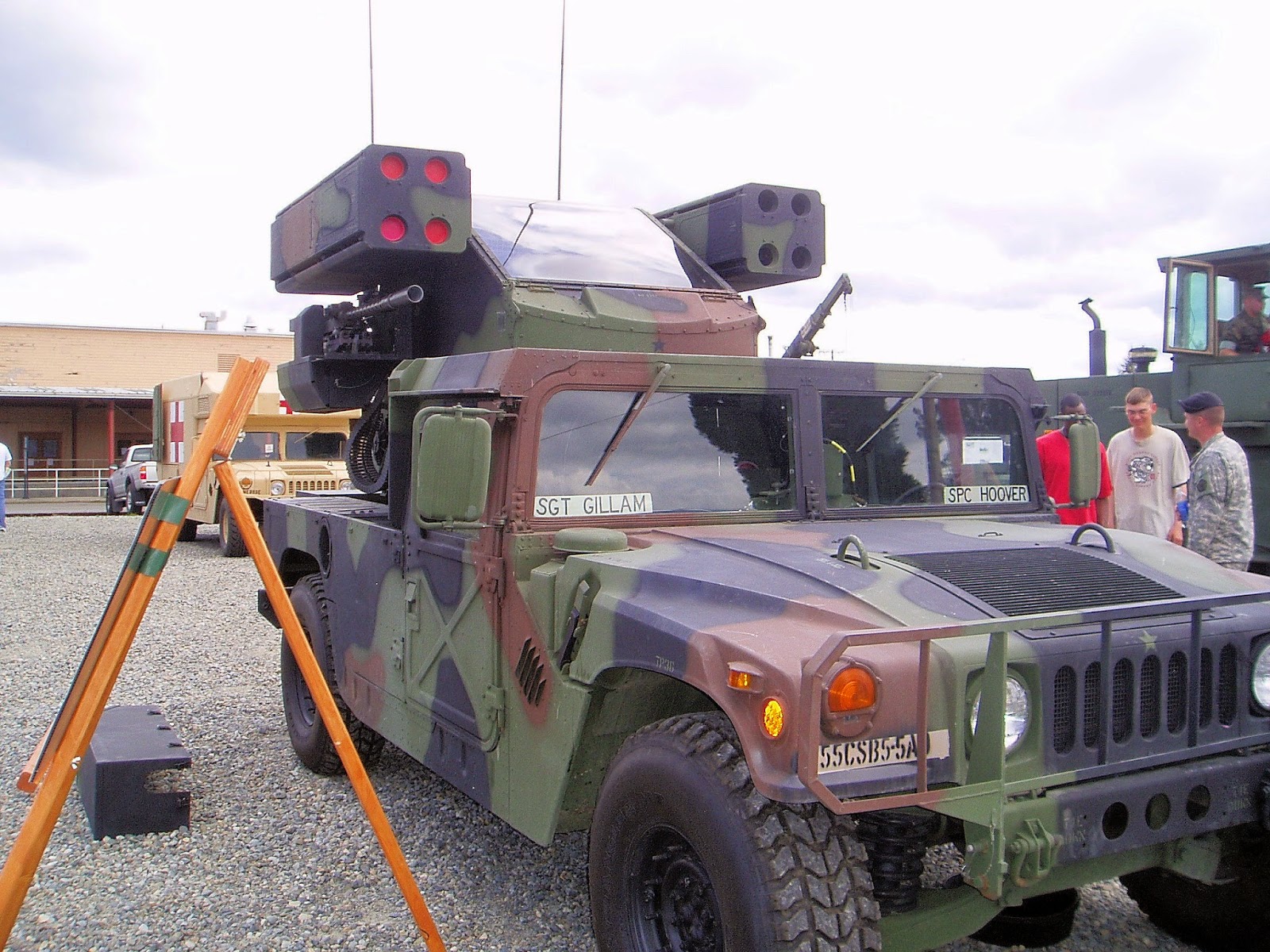 MODELISMO EM ESCALA E AFINS: Esci 1/35 M998 Avenger HUMMER