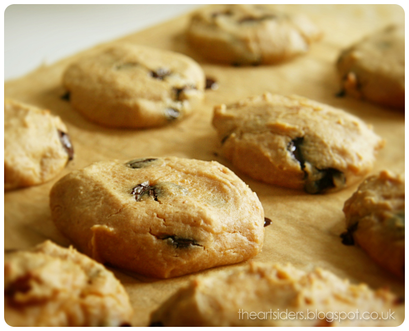 The Artsiders: White Out & Weird Biscuits