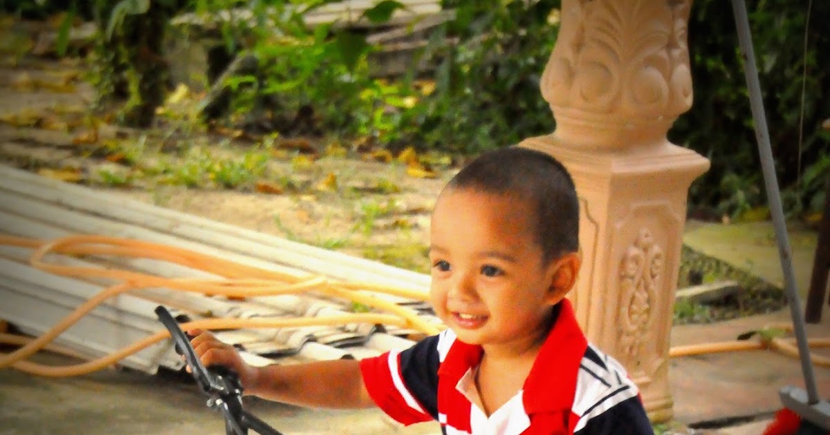 Gambar Budak Naik Basikal