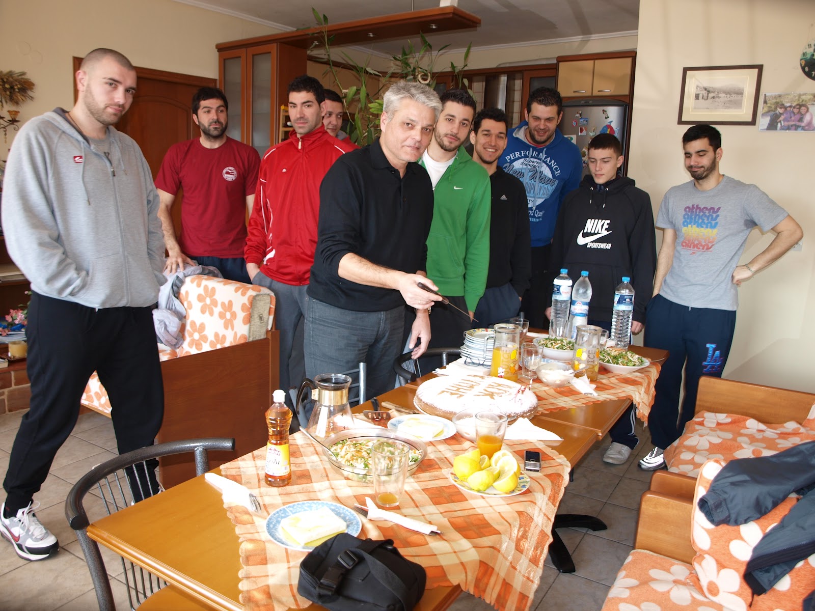 ΑΟ Κύμης: Η ΟΜΑΔΑ ΜΠΑΣΚΕΤ ΤΟΥ Α.Ο.ΚΥΜΗΣ ΕΚΟΨΕ ΤΗΝ ΠΙΤΑ ΤΗΣ