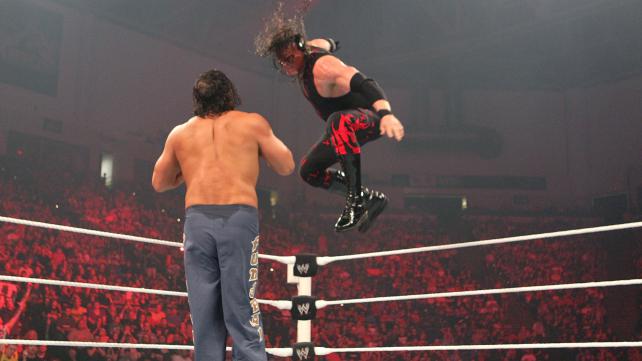 WWE In live!!!!: KANE vs THE GREAT KHALI