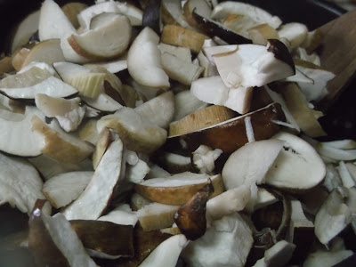 Hellena ...din bucataria mea...: Manatarci prajite (hribi)