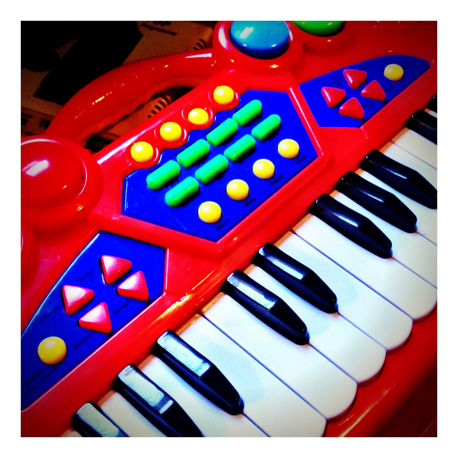 little-scale: Completely Free Sample Pack: K Kids Enjoy! Toy Keyboard