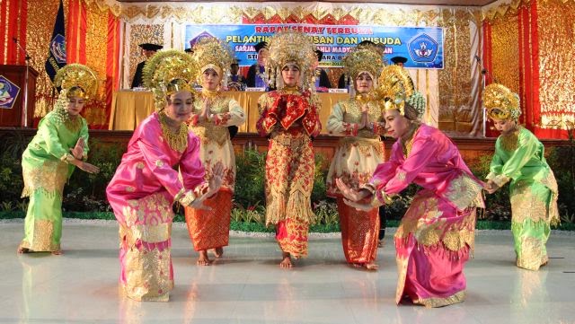 Tari Pasambahan Dari Minang - Looking Indonesia