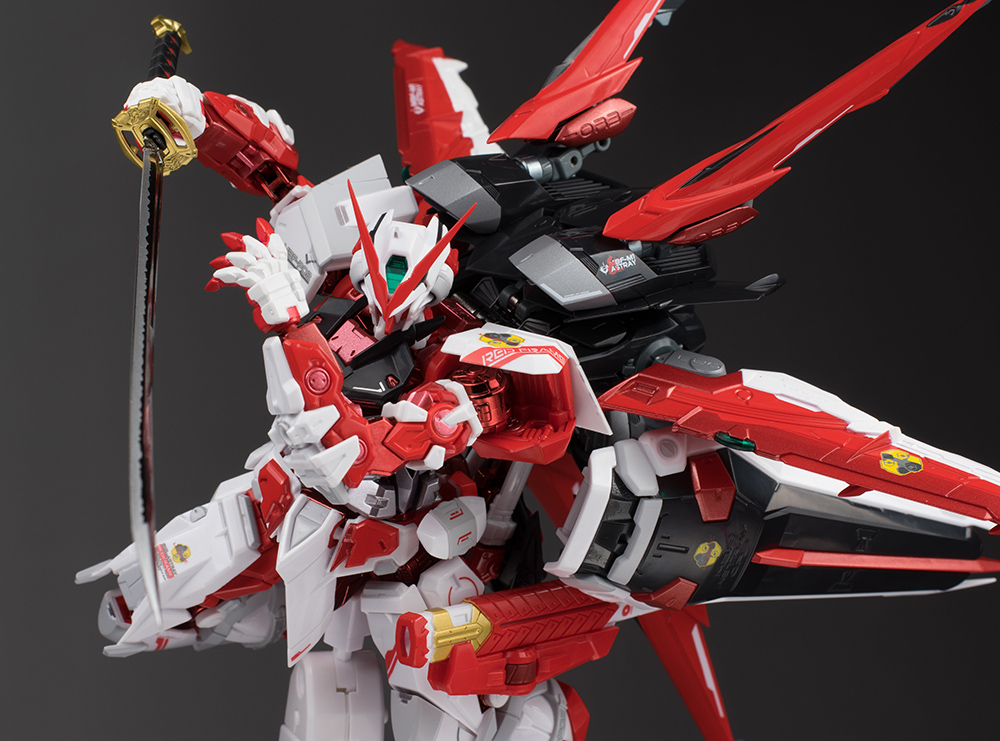 Gundam Family: METAL BUILD Gundam Astray Red Frame + Flight Unit Option ...