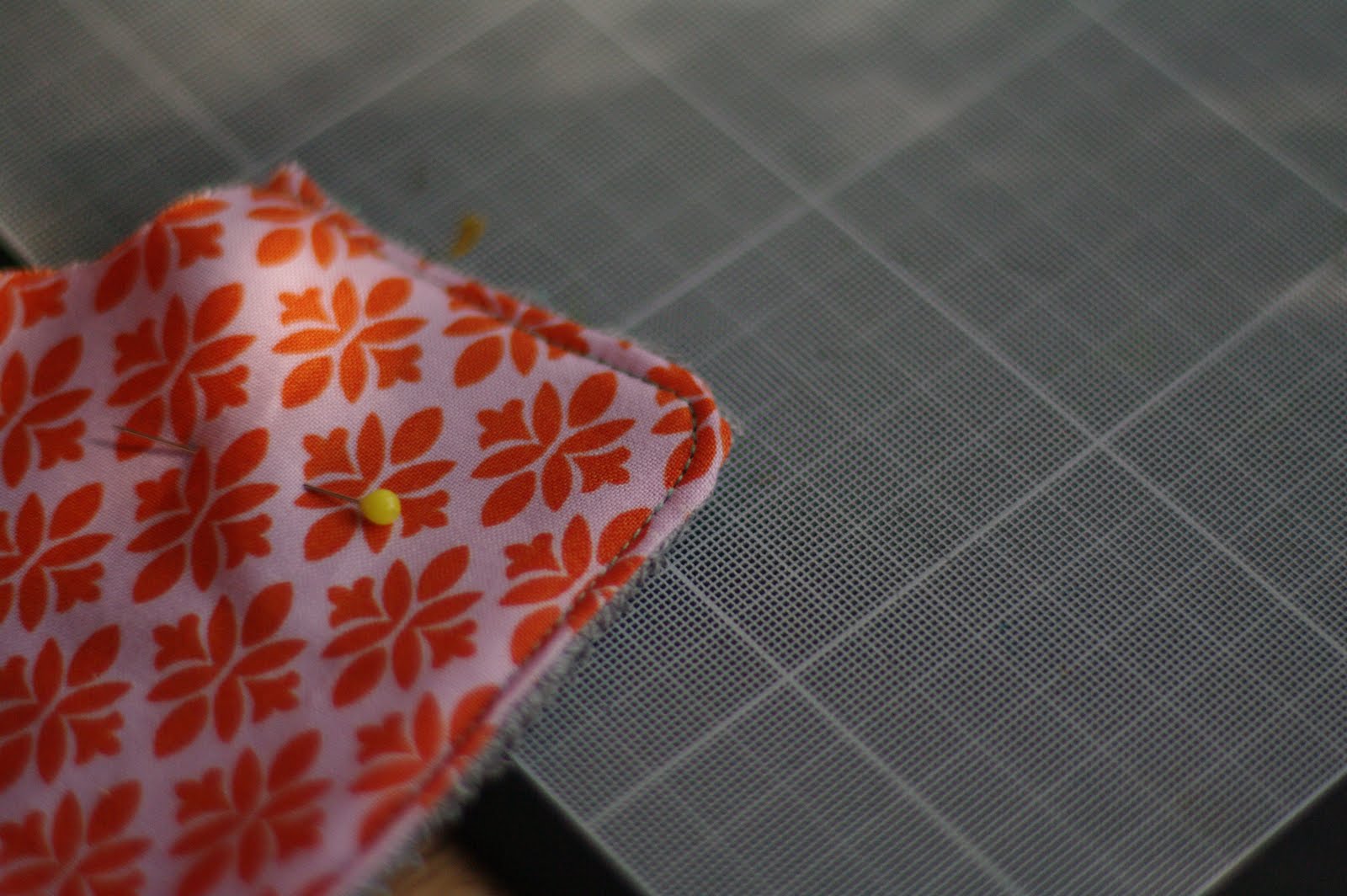 de rerum natura: Bavoir à rallonge pour fratrie partageuse : tutoriel