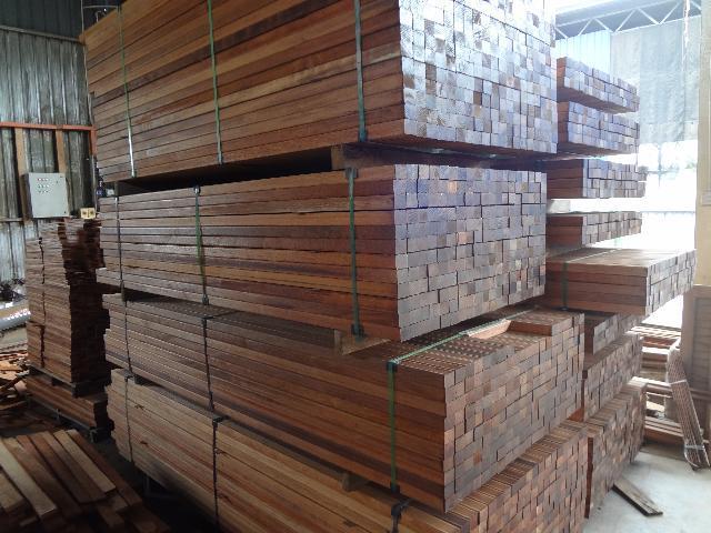SUPPLIER KAYU MERBAU PAPUA | Supplier Merbau PT. Sariwana Unggul Mandiri