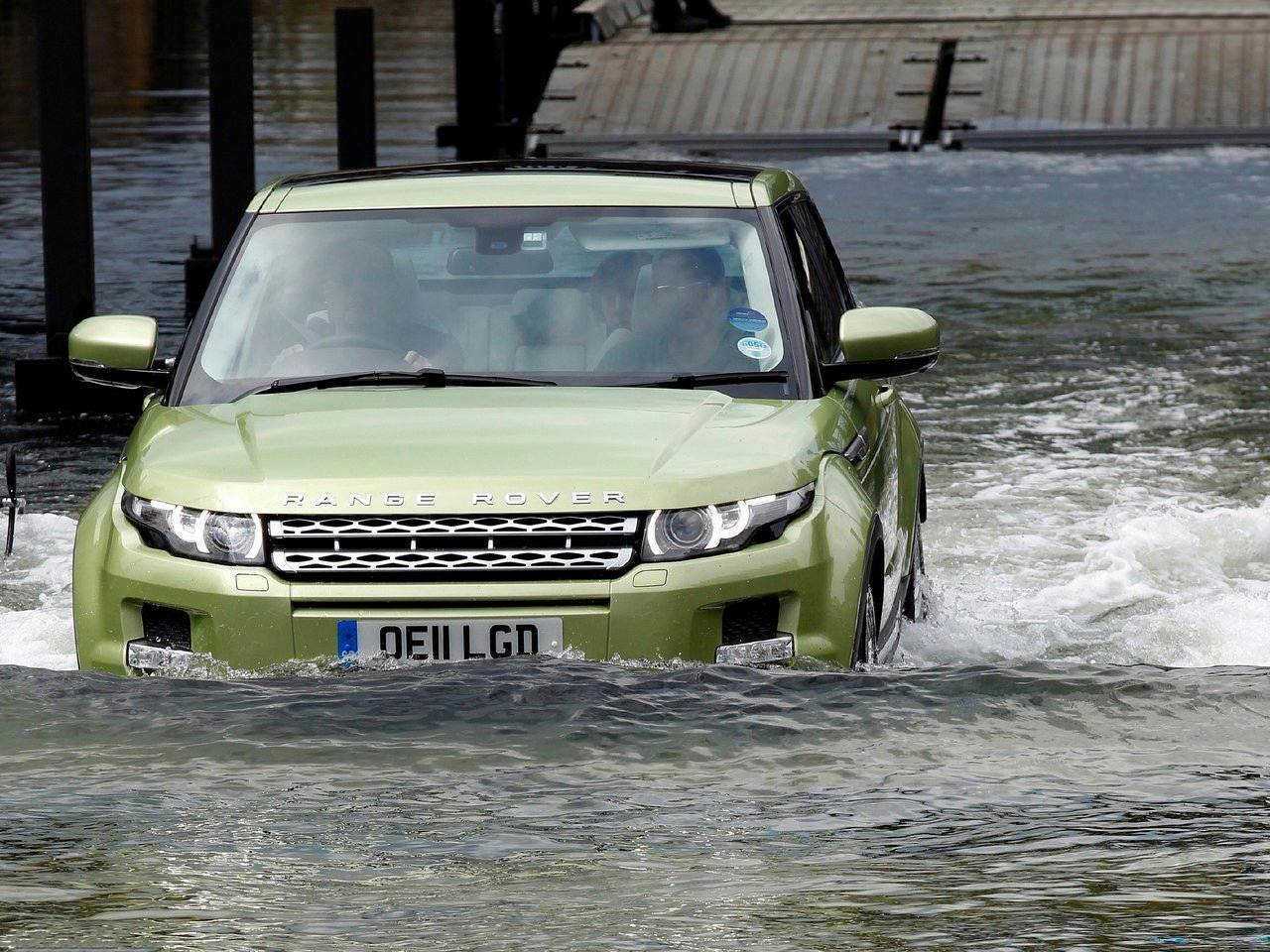 Range Rover Evoque Off Road Wallpapers