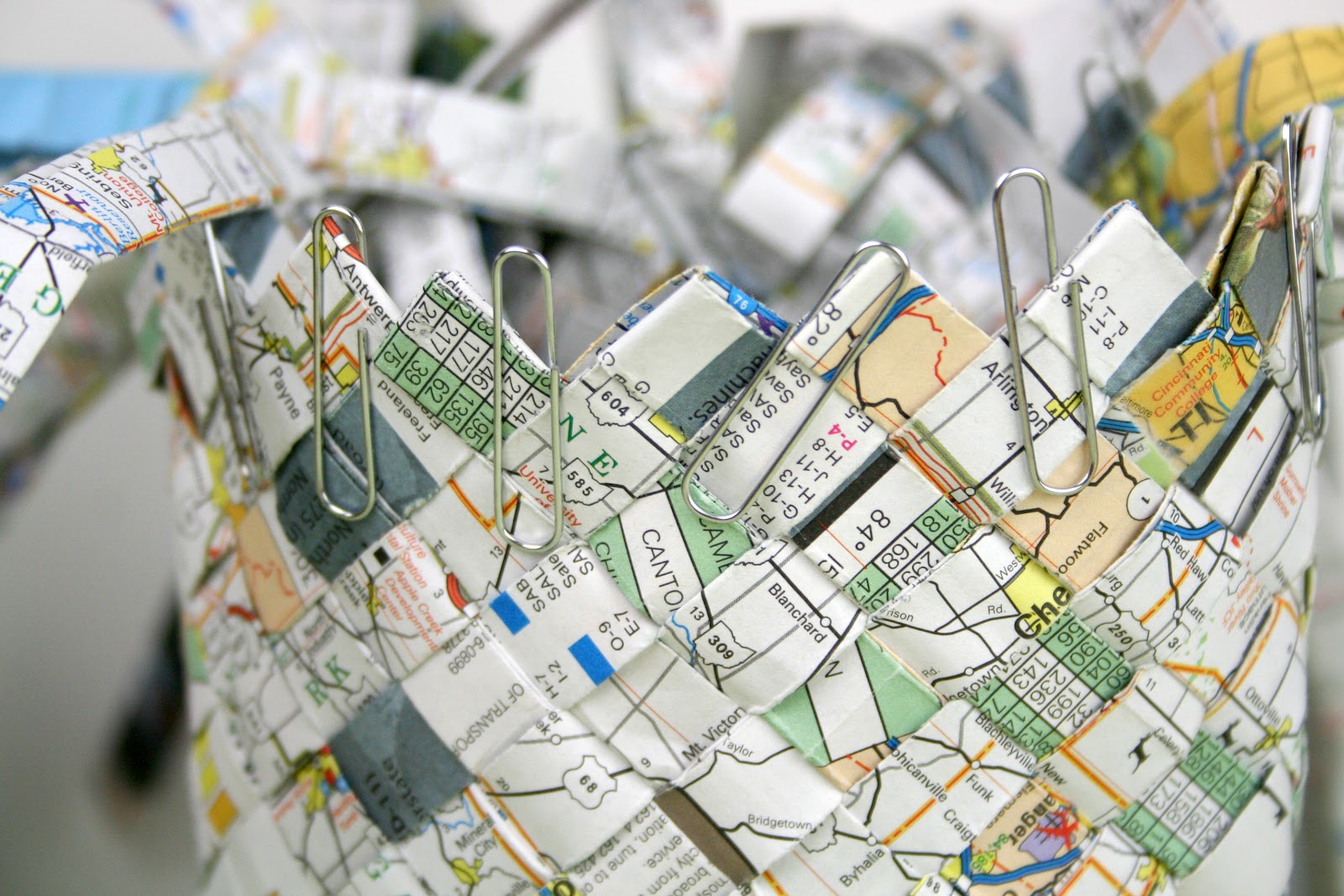 whatchu talkin bout willis?: FISKARS: Woven Map Basket Tutorial