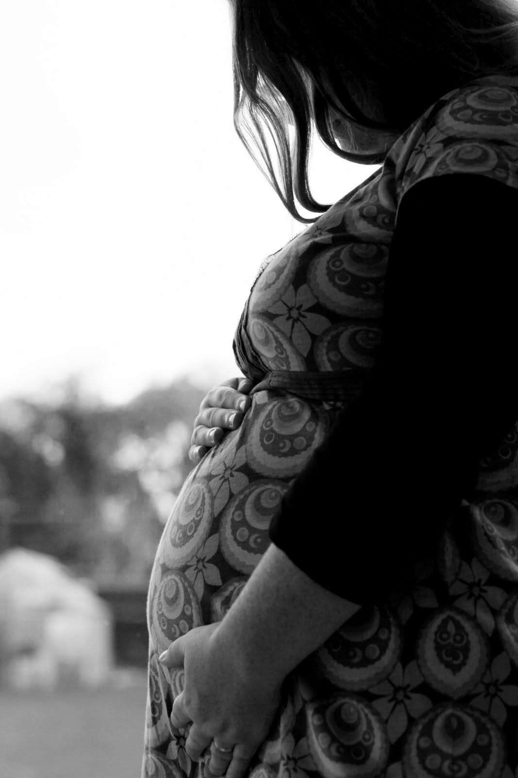 Autumn leaves and mummy bumps - Helen Strong Photography