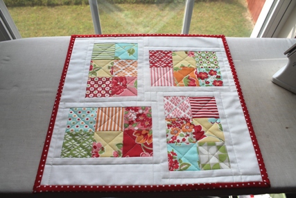 Sew Lux Fabric : Blog: Tutorial: Mini Charm Mini Quilt