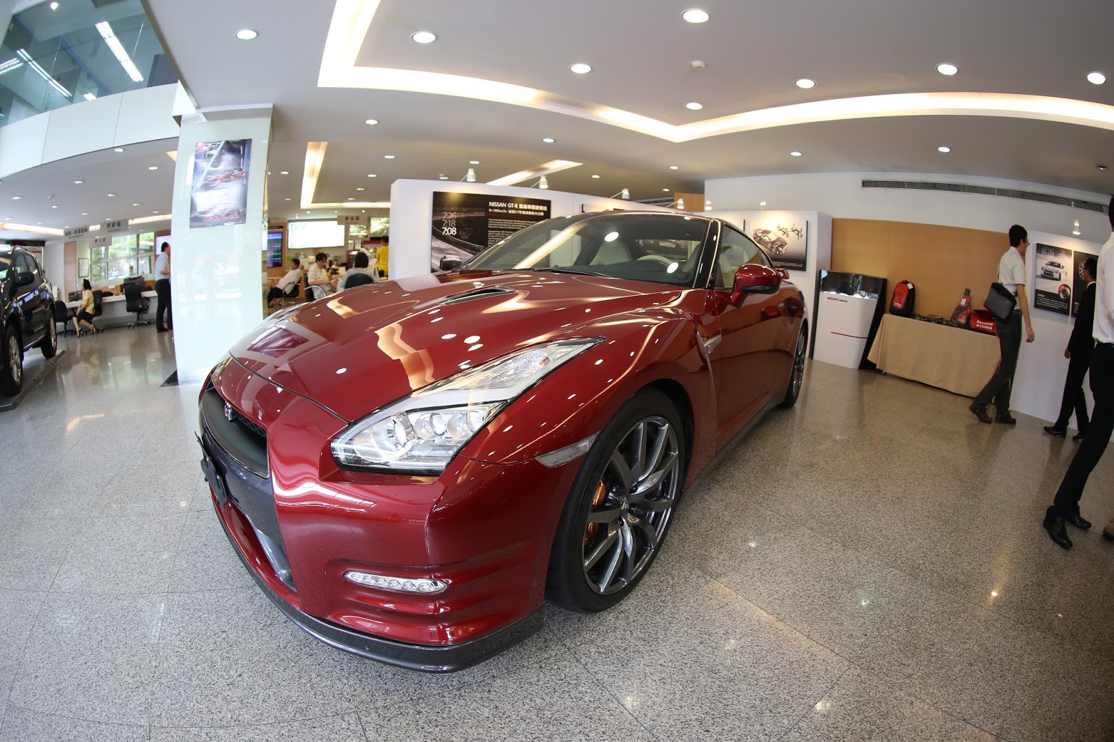兜風歡樂時光: 參觀 NISSAN GTR & 370Z