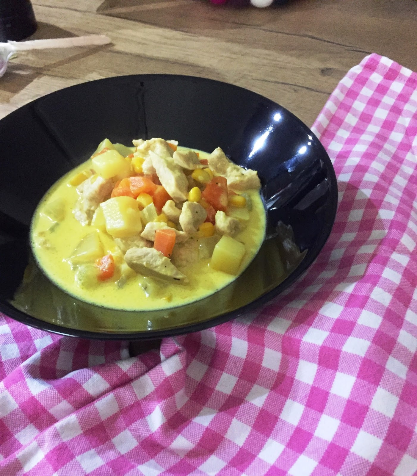 Hellannupit kaakossa: Kermainen kanakeitto