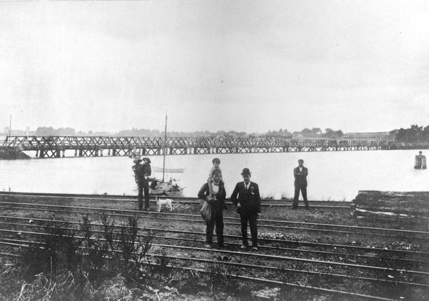 Timespanner: How about a plaque for old Mangere Bridge?