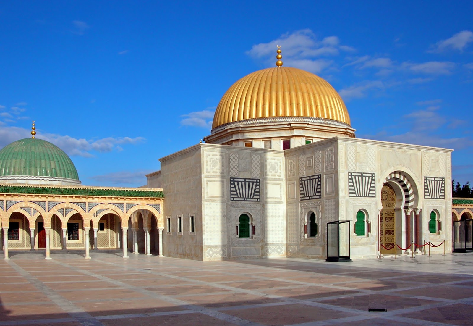 En photo Mausolée Habib Bourguiba Monastir - Tunisie Voyage et Loisir