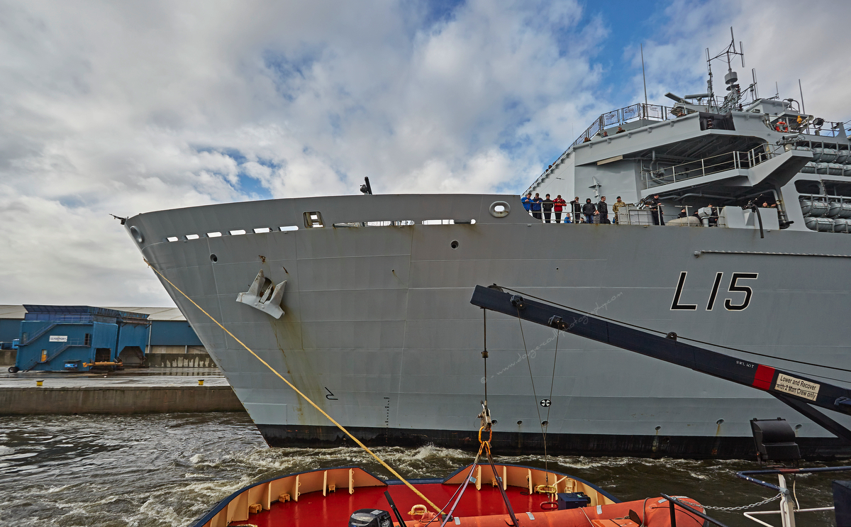 Dougie Coull Photography: HMS Bulwark - Glasgow Departure