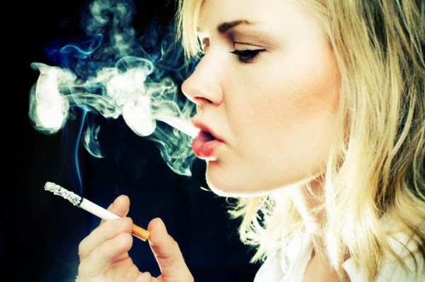 Rokok Memudaratkan Wanita