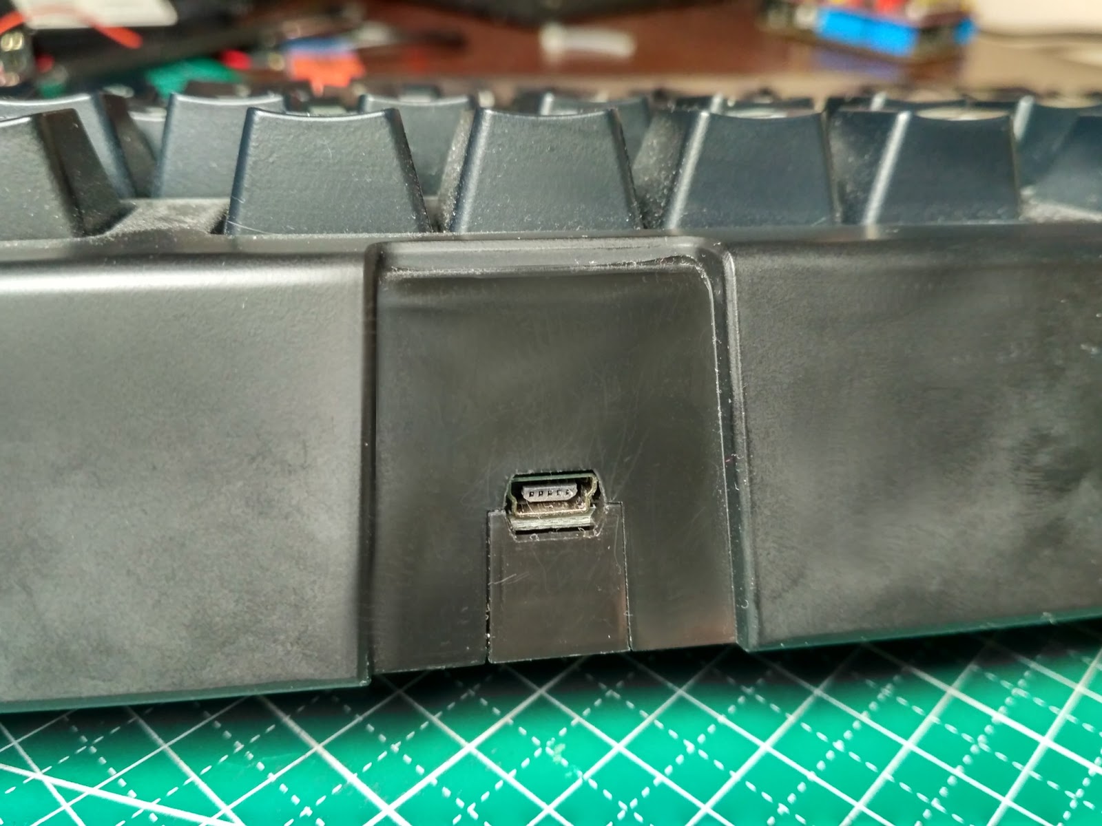 More Than User: DDC I2C KVM with mouse + keyboard controlled by hand ...