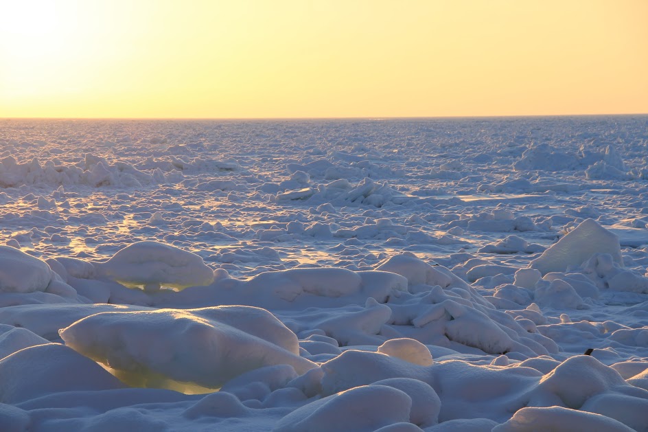 Four Seasons in Japan: Drift ice attached to coasts of Hokkaido