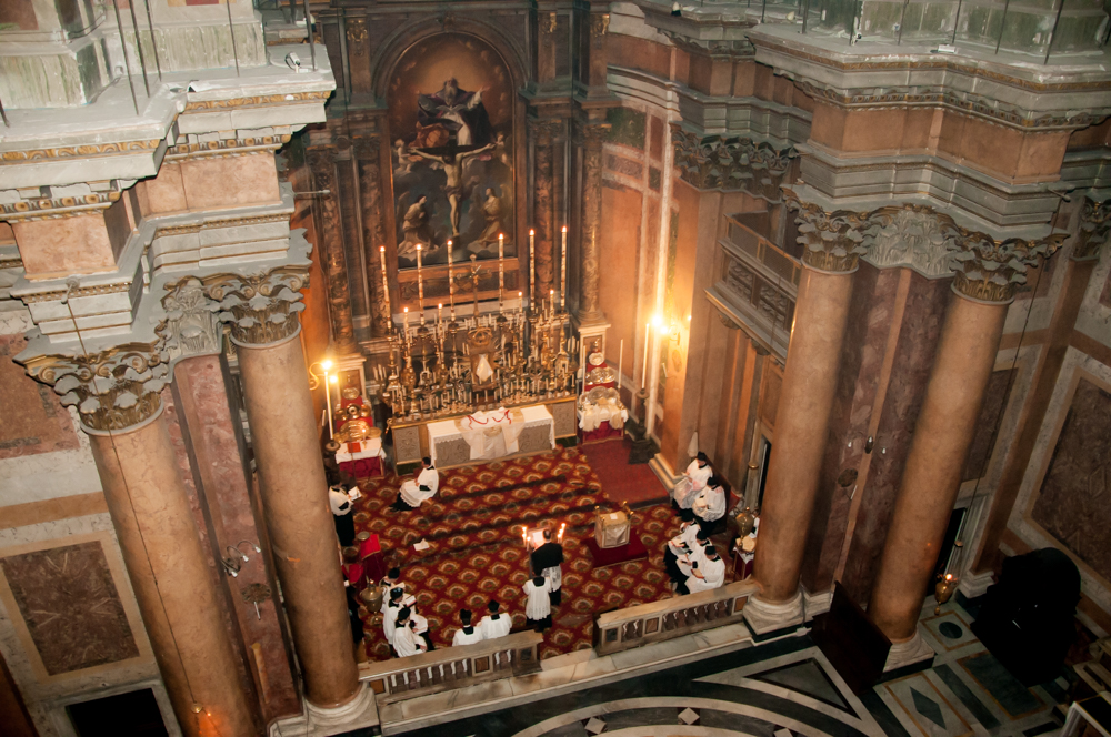 New Liturgical Movement: Card. Burke Celebrates Christmas with FSSP in Rome