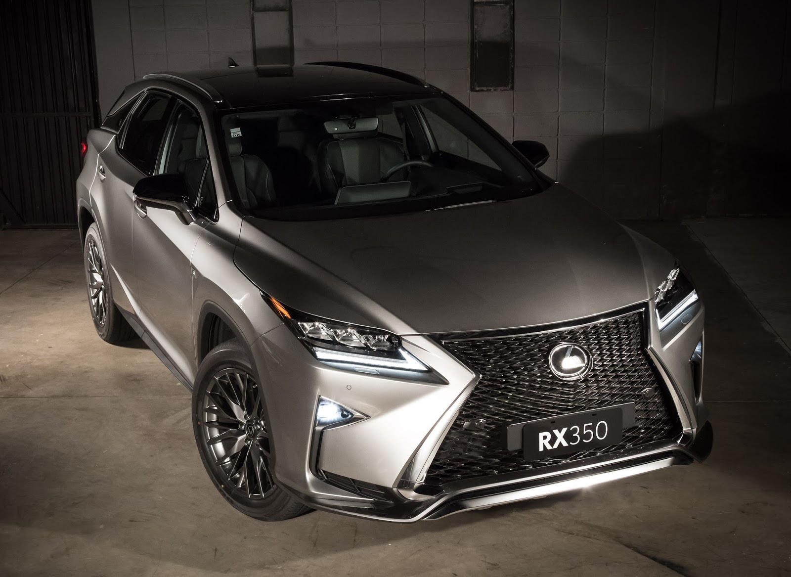 Novo Lexus RX 350 estreia no Brasil em duas versões