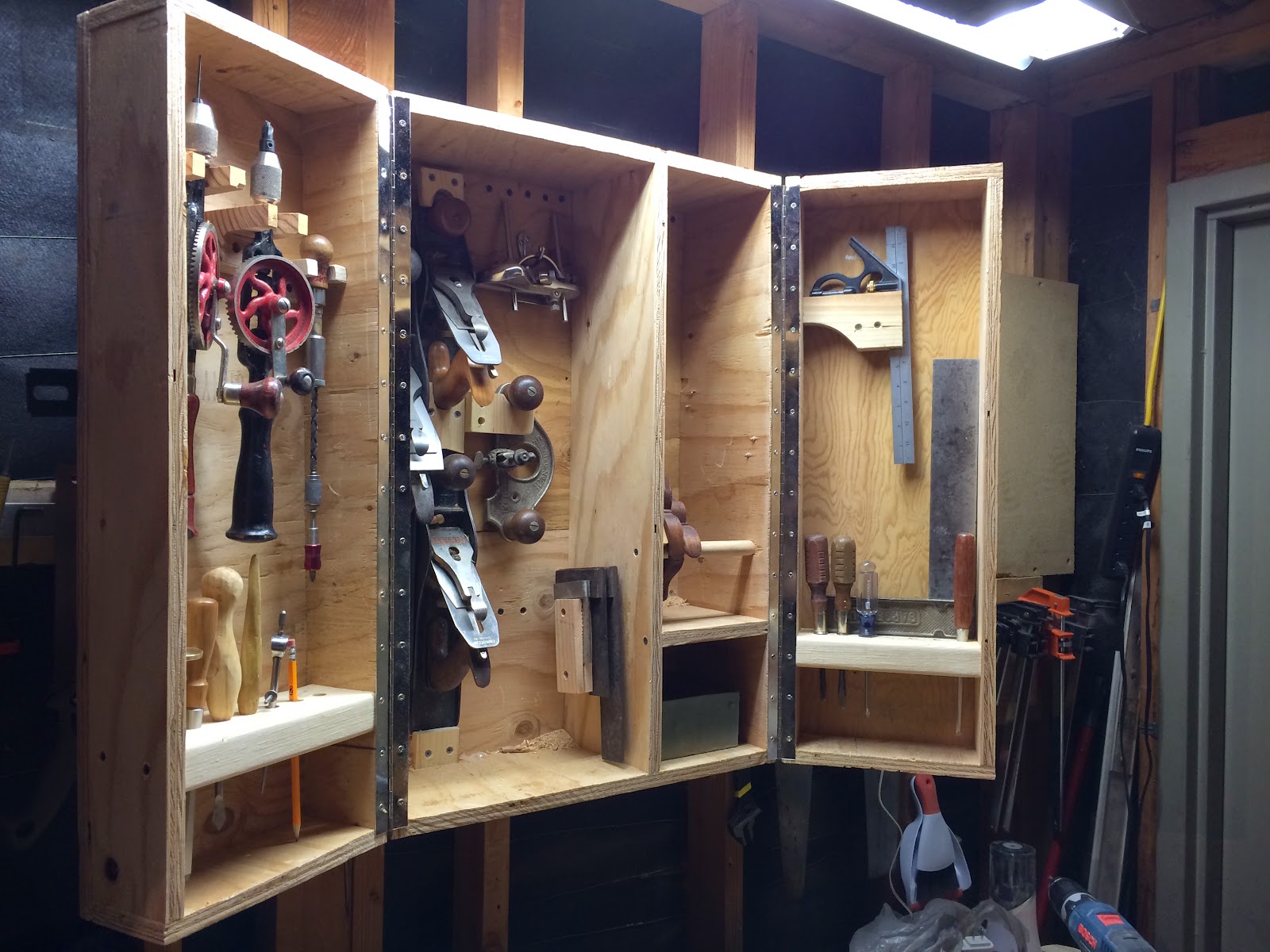 Under the Mountain Woodworks: Wall Hanging Tool Cabinet