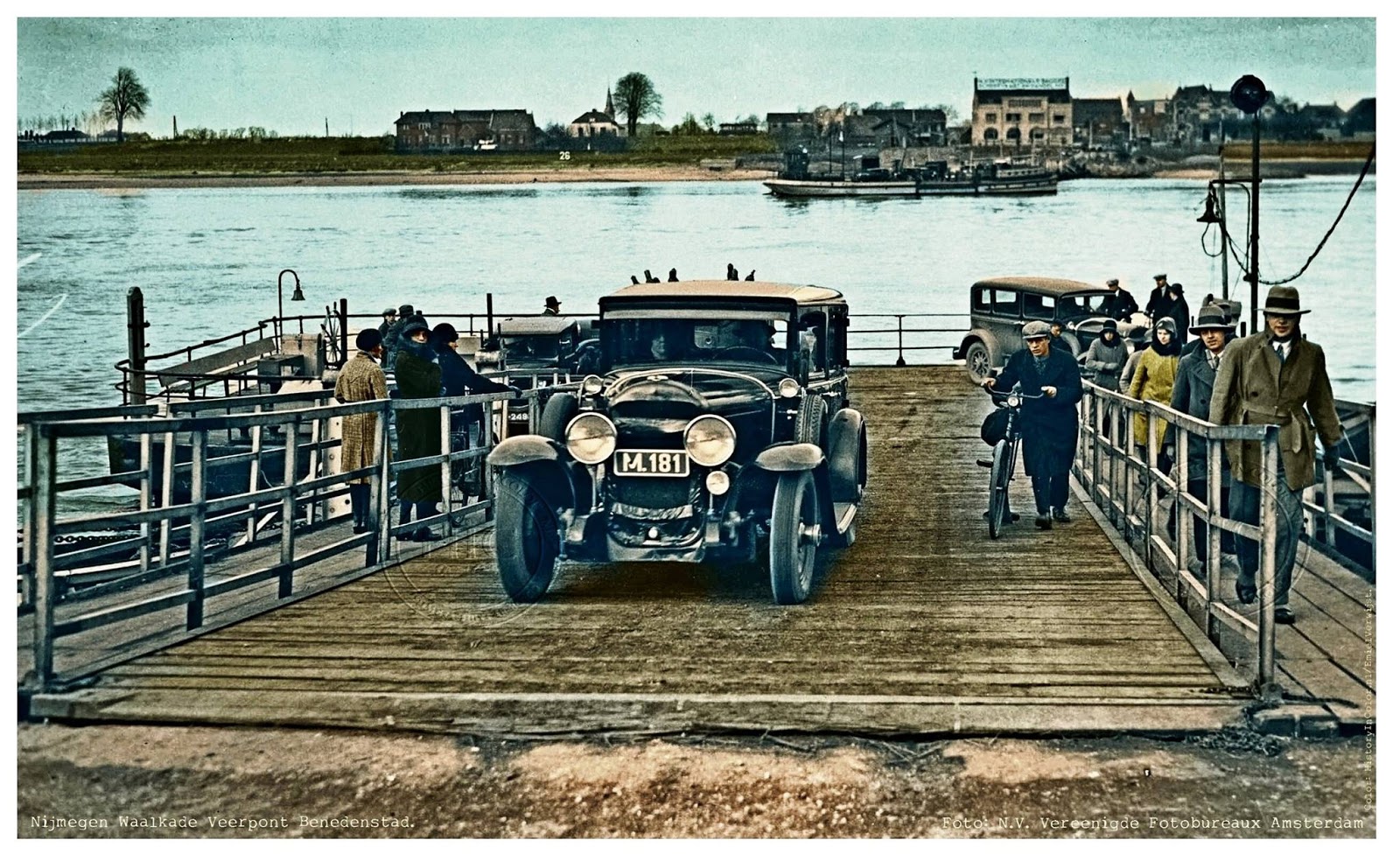 Ingekleurde foto Waalkade Benedenstad, Nijmegen.
