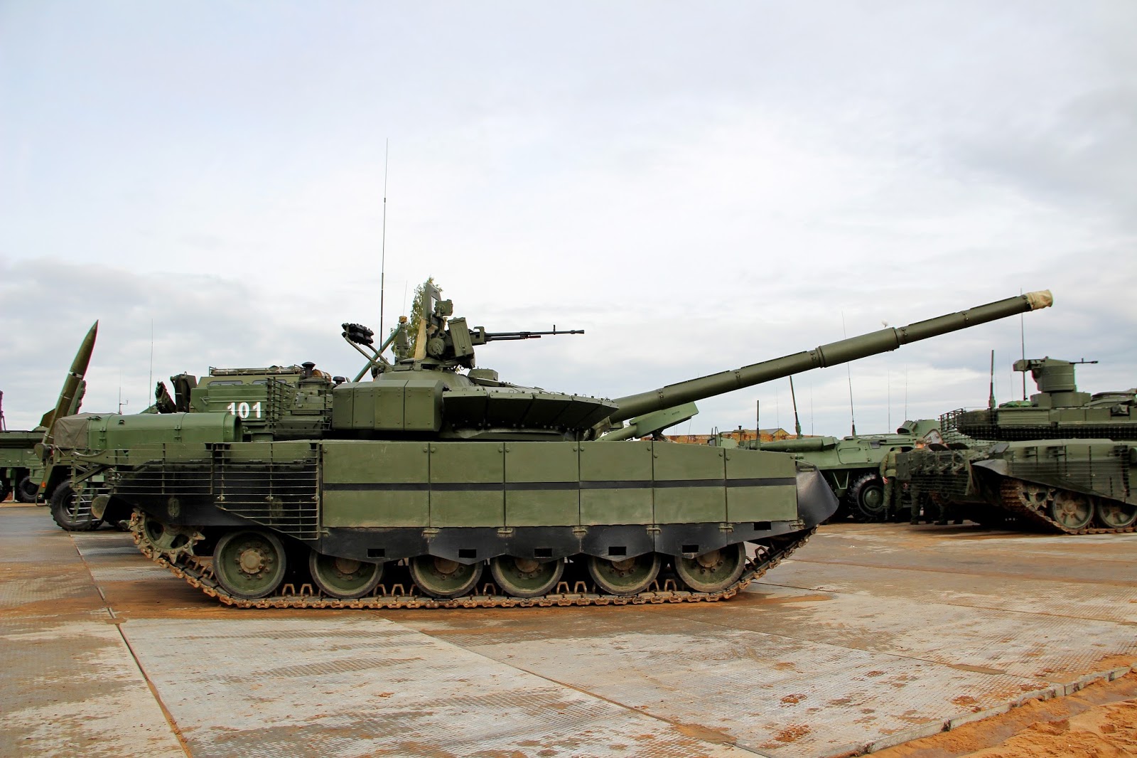 AAG_th บันทึกประจำวัน: รัสเซียจัดหารถถังหลัก T-90M กับปรับปรุง T-80BVM ...