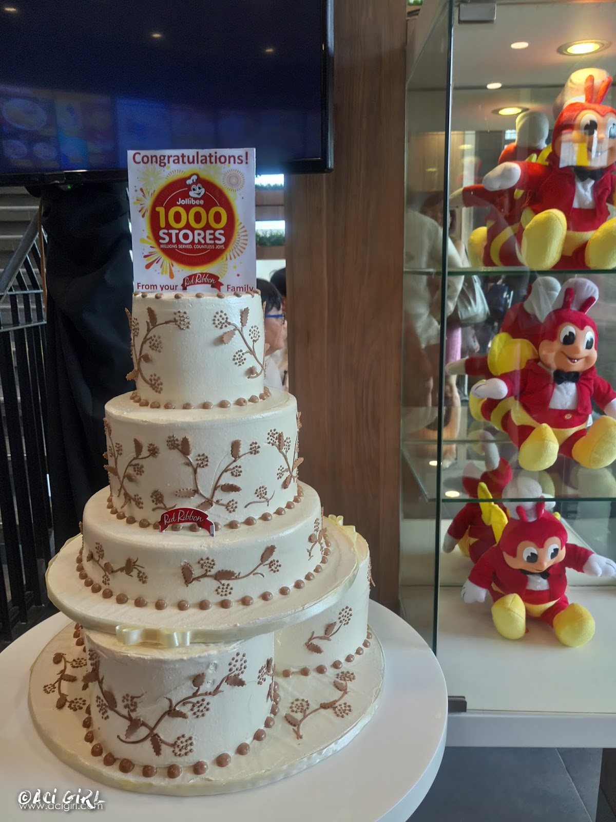 Jollibee's 1,000th Store Opens in BGC | Aci Girl