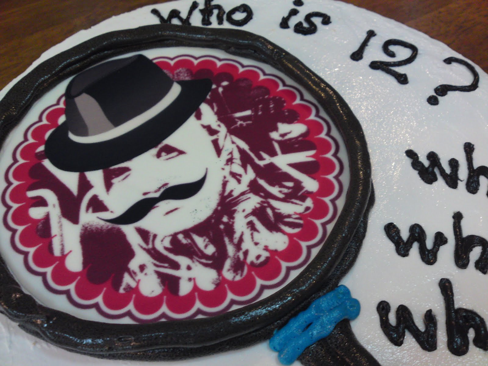 SmashingLY!: detective cake
