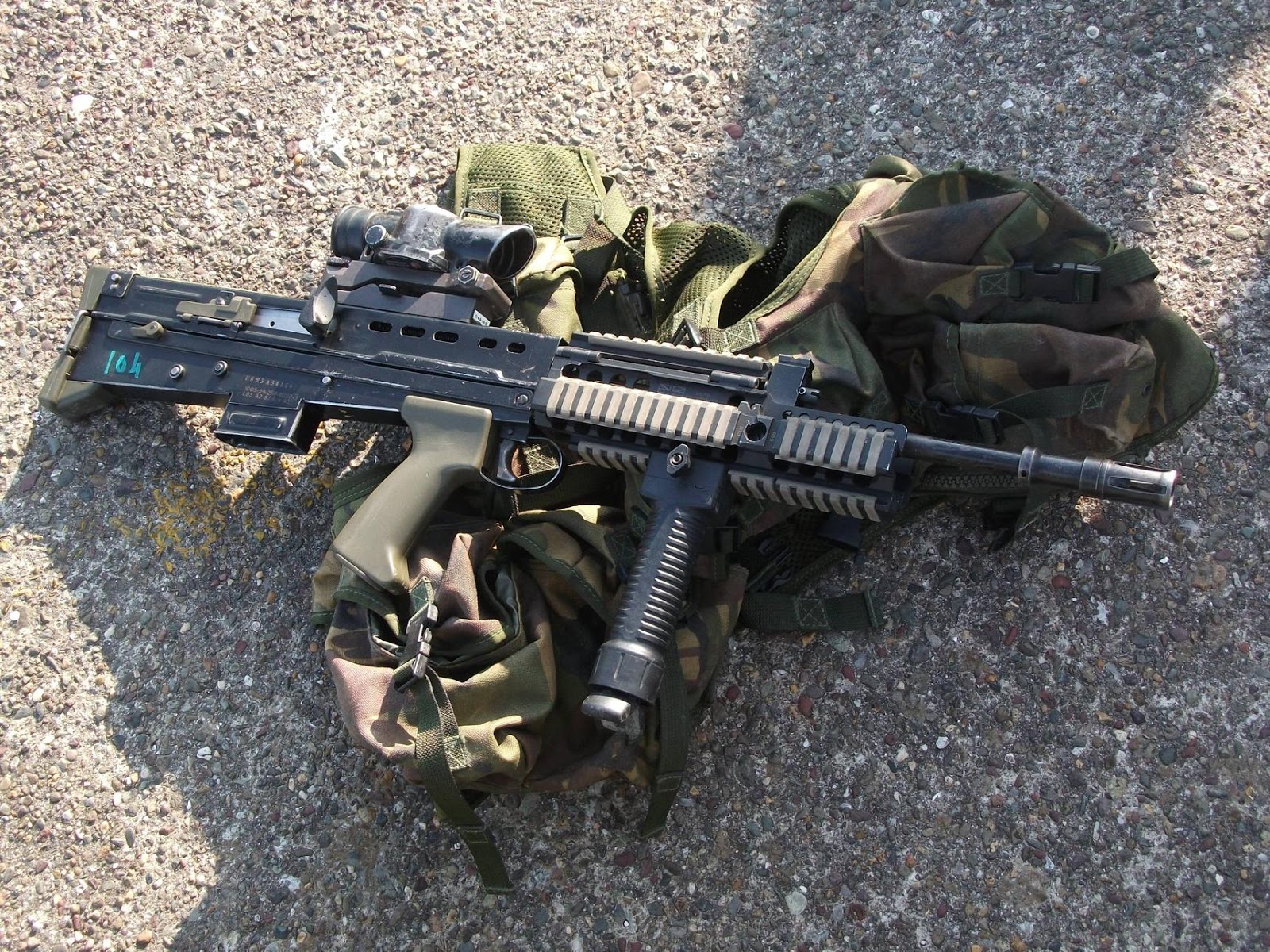Defence Horizon: SA80 assault rifle