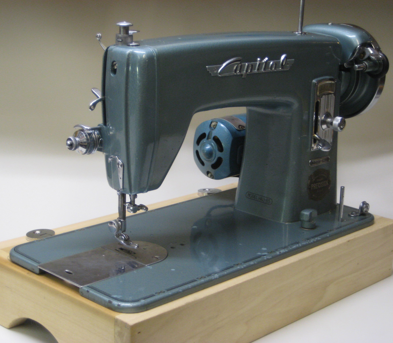 MI Vintage Sewing Machines: Capital Window-Matic (Brother 1950s)