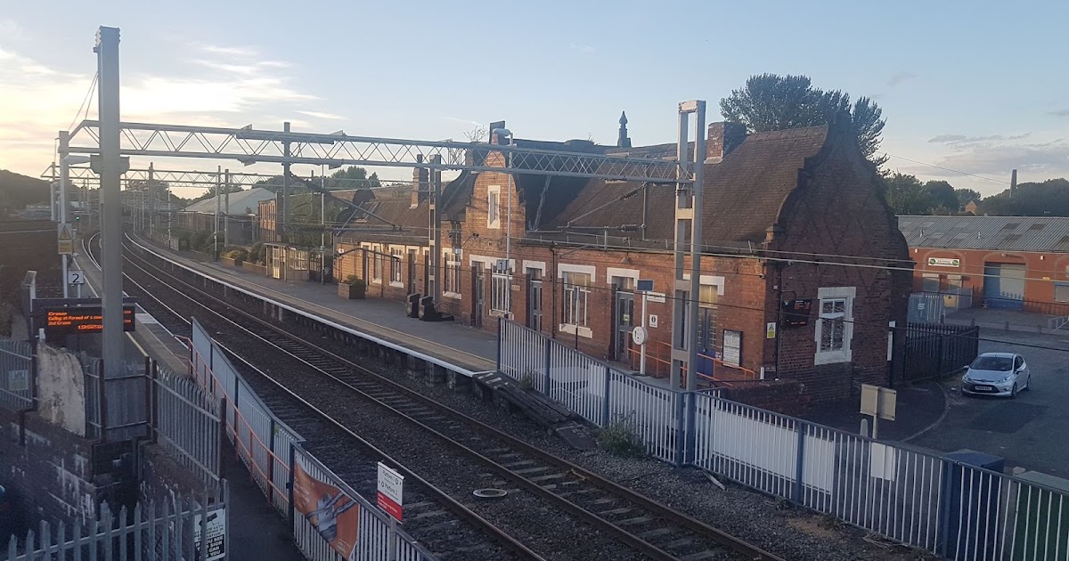 Porsche-noir: Longport : Stoke-on-Trent, England.