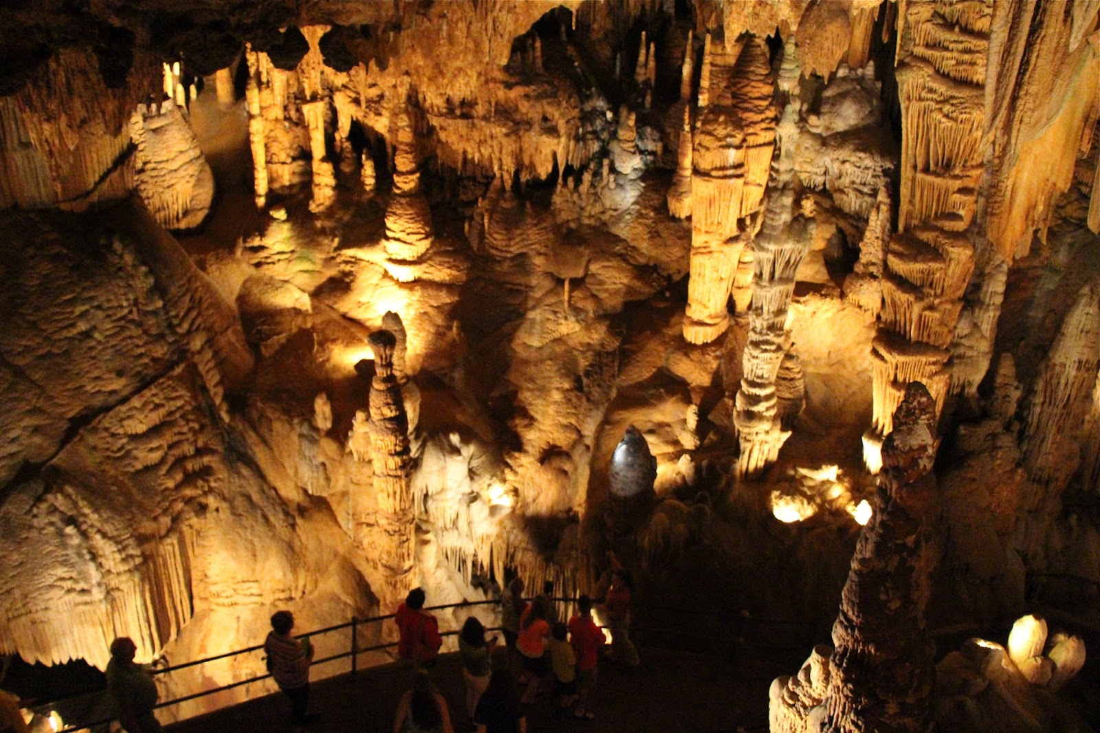 oakworm: luray caverns, va