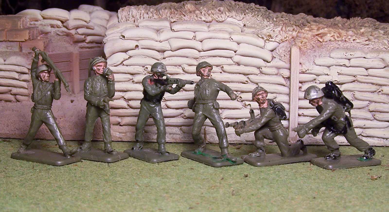 WWII Plastic Toy Soldiers: Crescent - Toy Soldiers